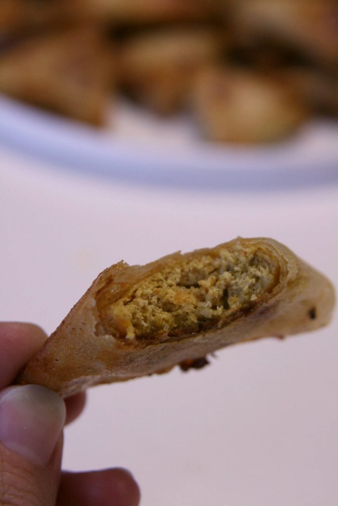 Triangles croustillants au poulet et au curry