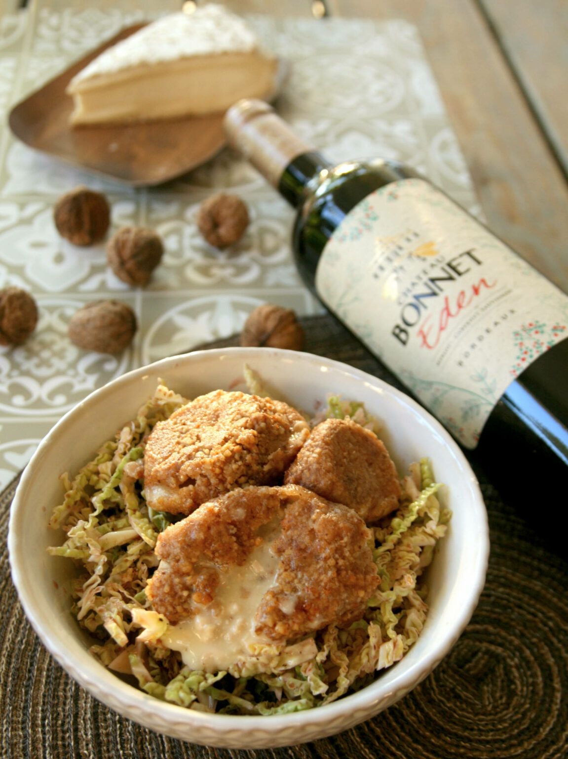 Bonbons de brie chapelure de noix, salade de chou poivrée, Château ...